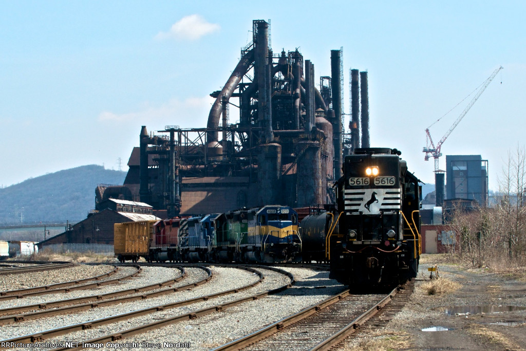 CP Layover Power and NS-H74 in River Yard